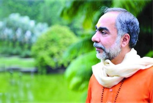 Pujya Guruji Swami Tejomayananda hands over the reins of Chinamaya ...